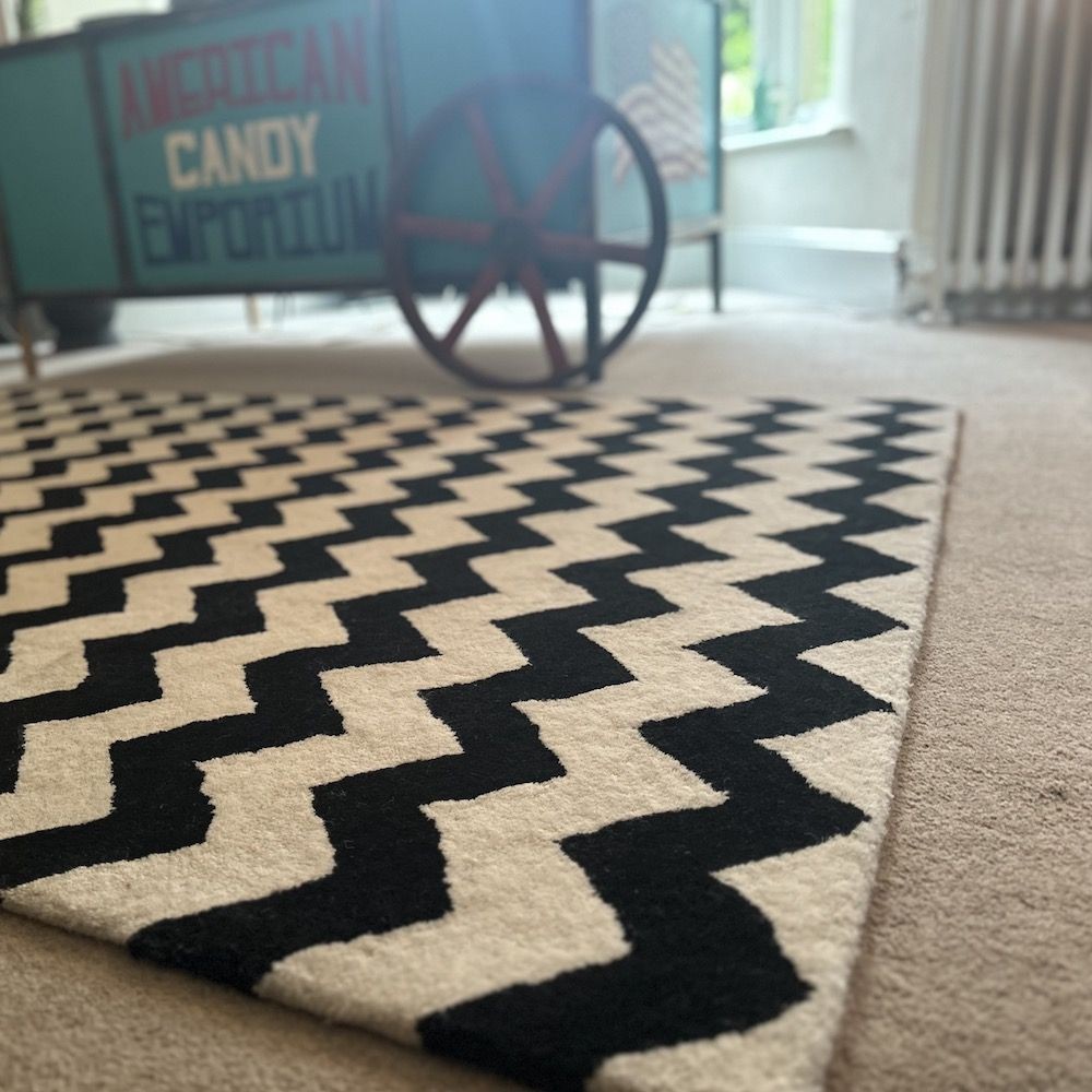 Monochrome Black & White Zig Zag Rug - Living Room - Smithers